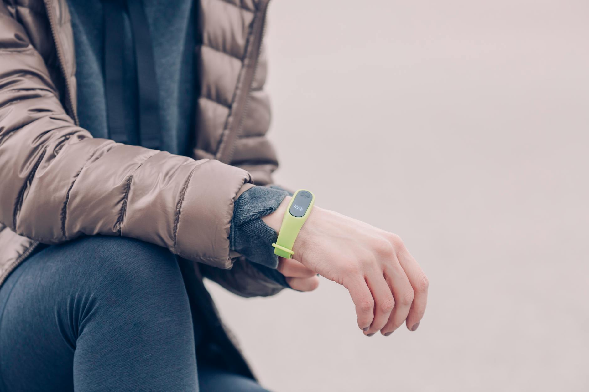 WHOOP vs Apple Watch: Which Is Better for Athletes? - RepReturn